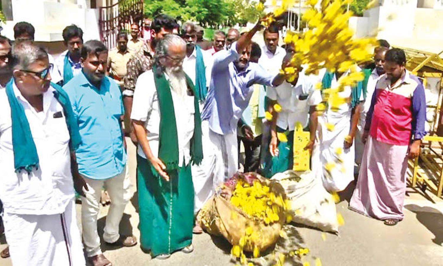Tiruchy ryots protest, want govt to rein-in middlemen