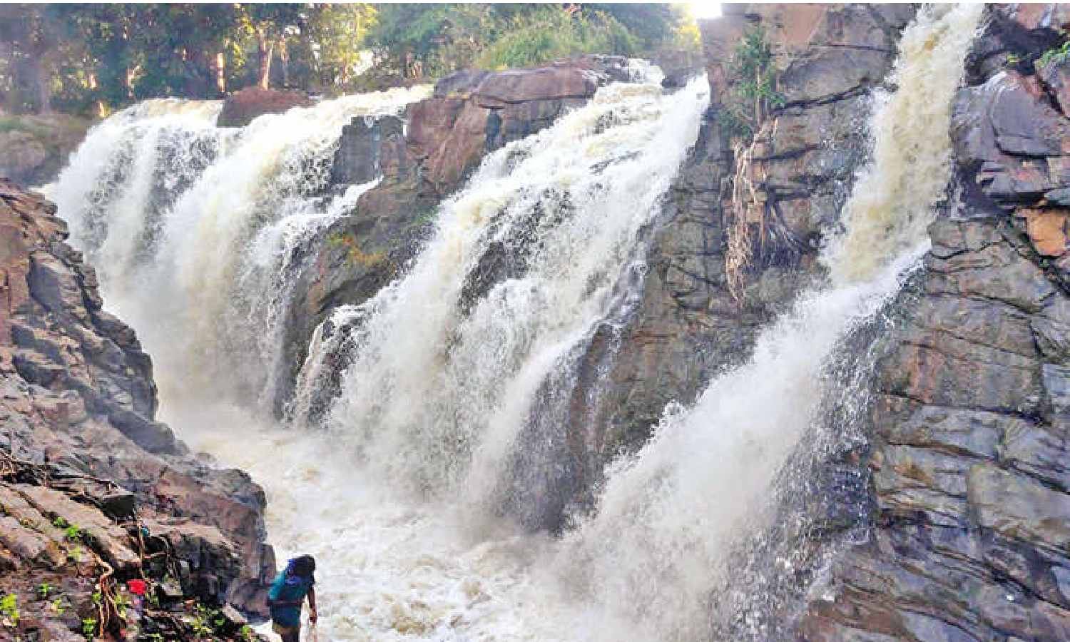 Inflow to Mettur dam surges to 15,000 cusecs