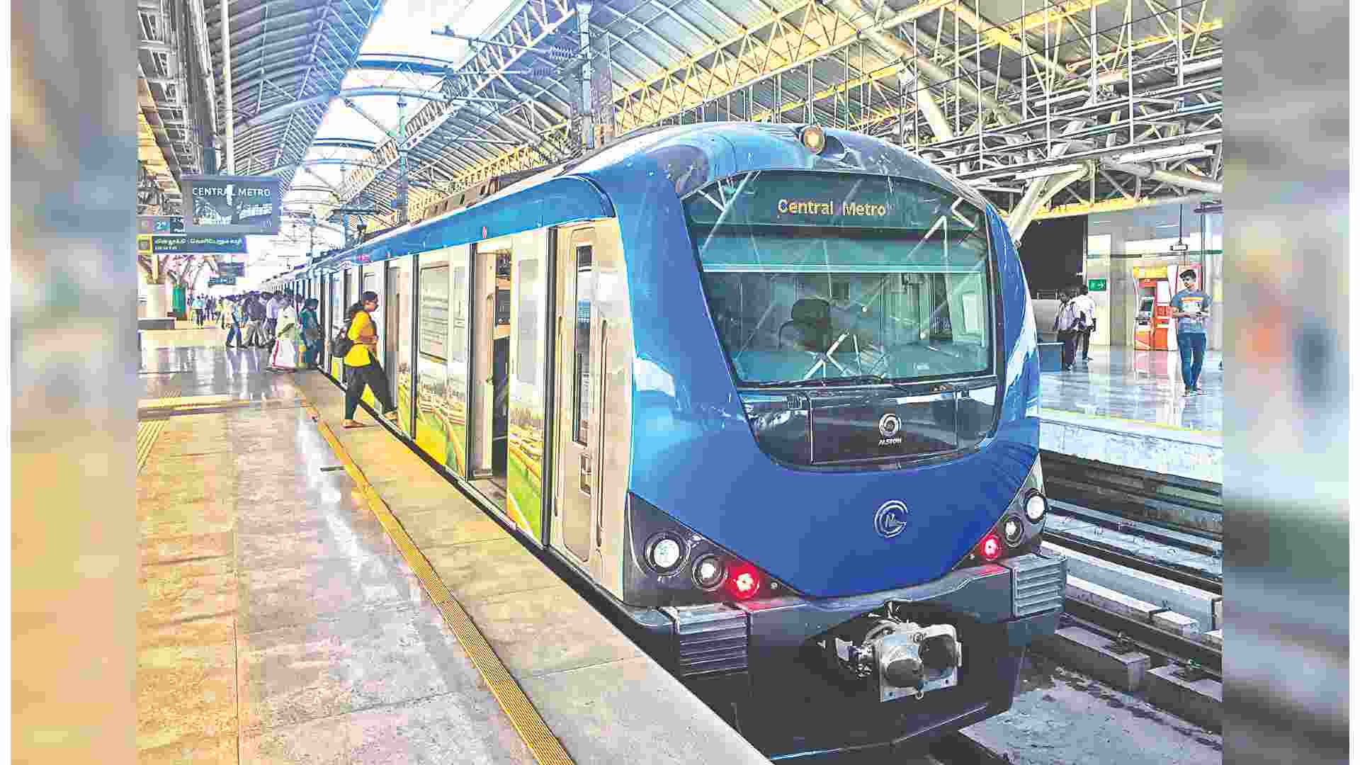 CMRL warns passengers obstructing train doors during operations