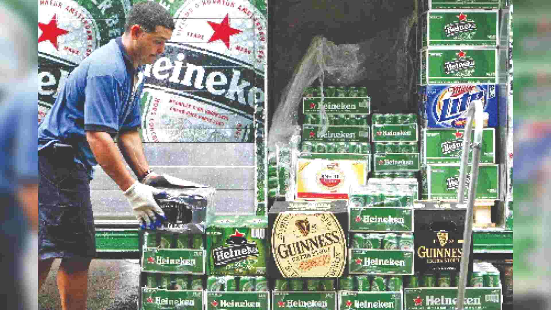 Heineken exits Russia,takes 300-mn-Euro hit