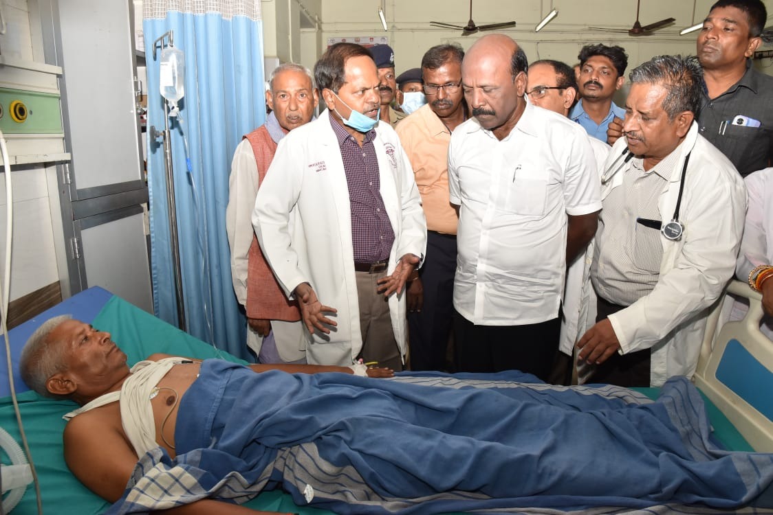 Madurai train fire accident: Ma Subramanian visits the injured