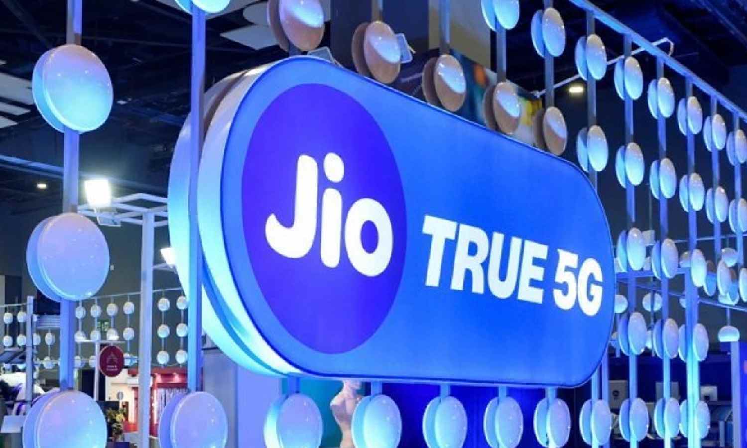 Jio offers special benefits to mark seven years