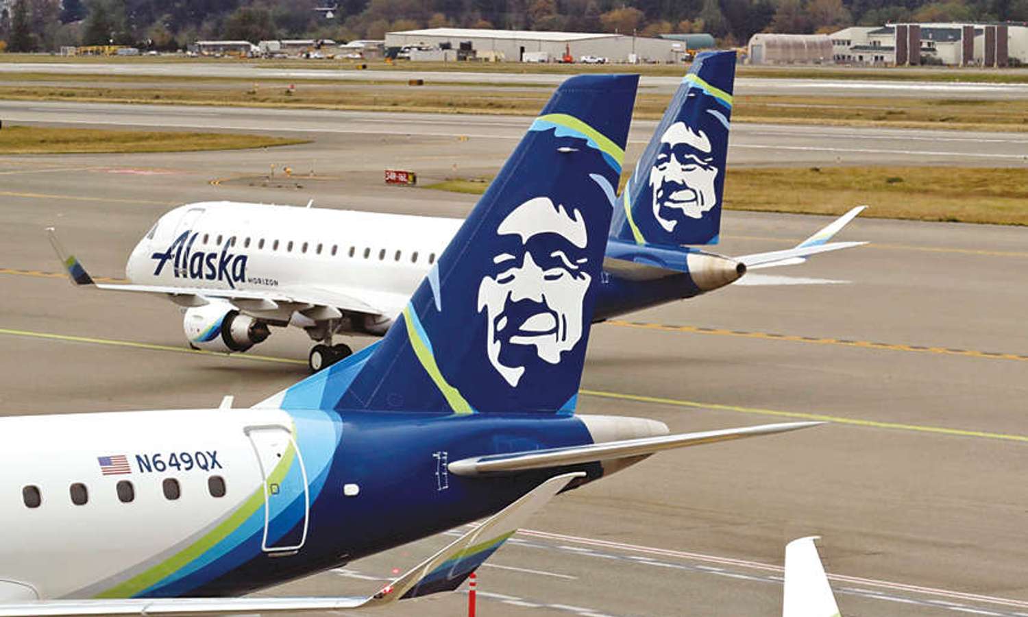 Off-duty pilot accused of trying to shut down engines of Horizon Air jet in midflight
