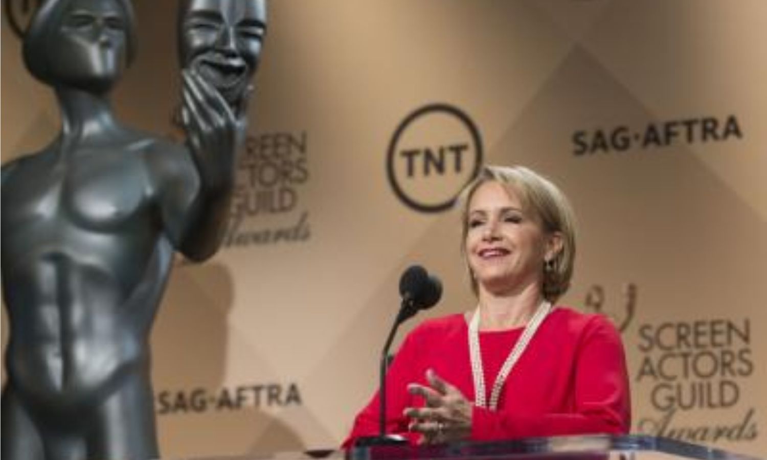 SAG-AFTRA strikes end after 118 days, studios reach agreement with actors