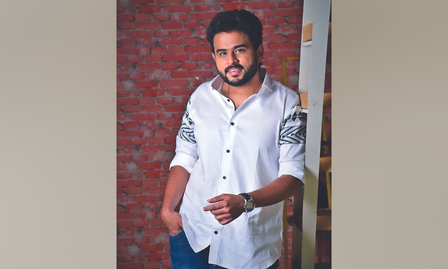 RJ Vijay now plays anchor in reel life