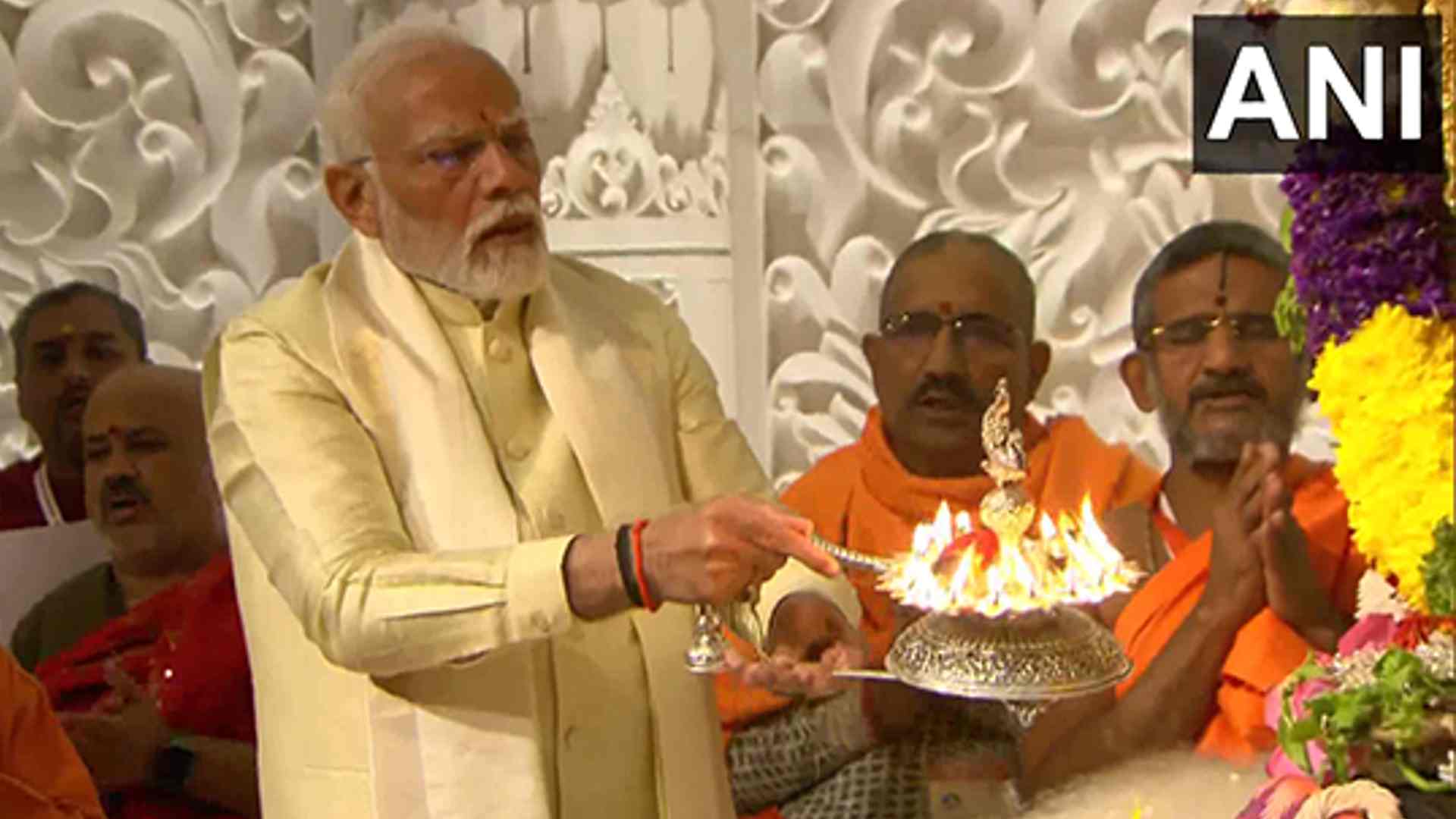 PM Modi performs 'aarti' of Ram Lalla idol in Ayodhya temple, does ...