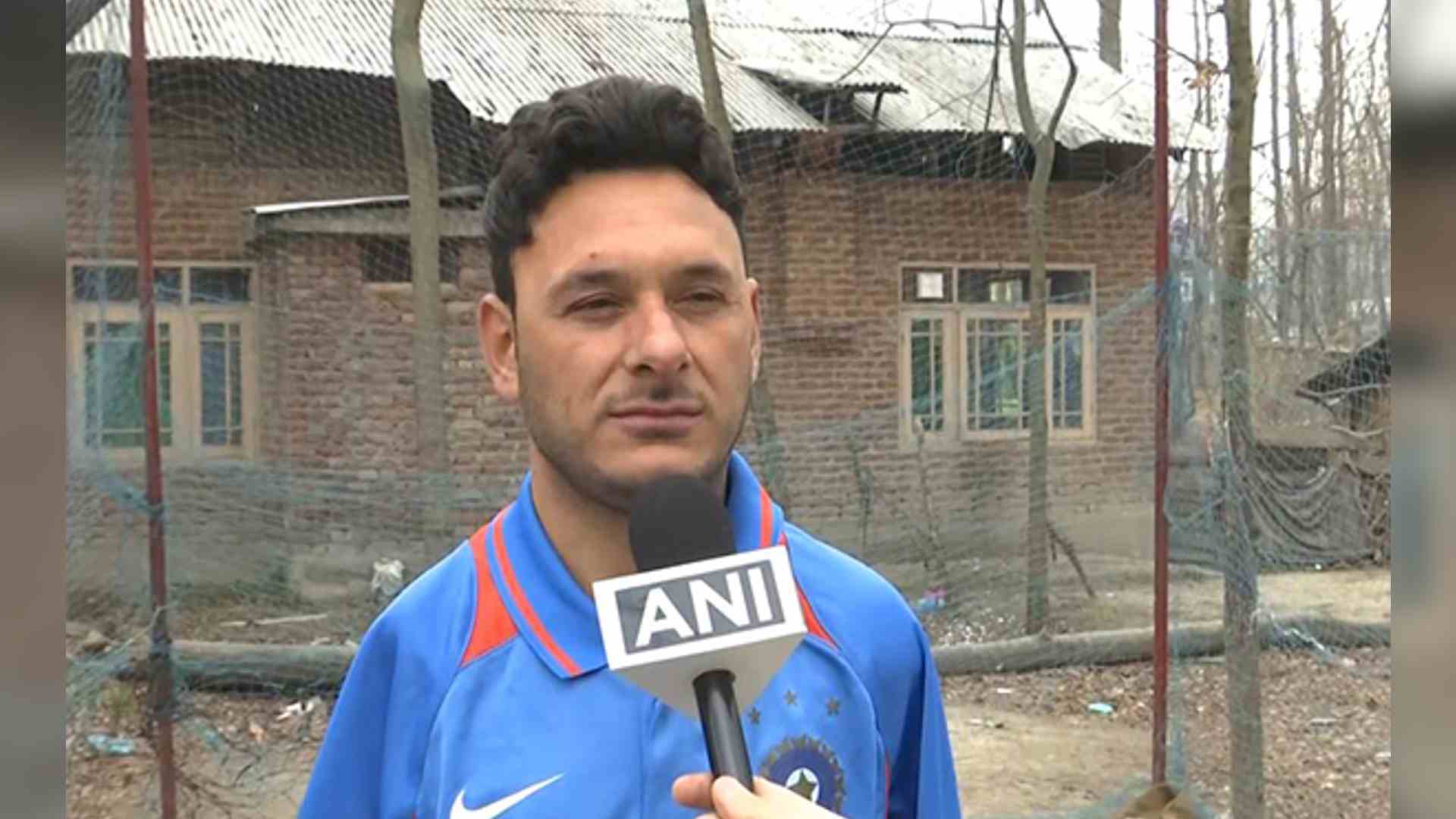 Tendulkar meets J&K para cricket team captain, calls him a real hero