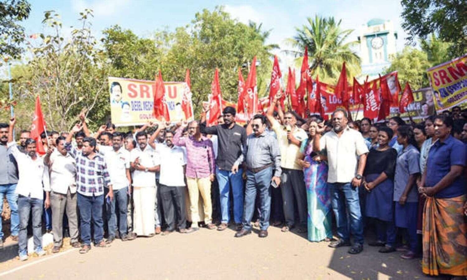 SRMU members stage protest in Tiruchy