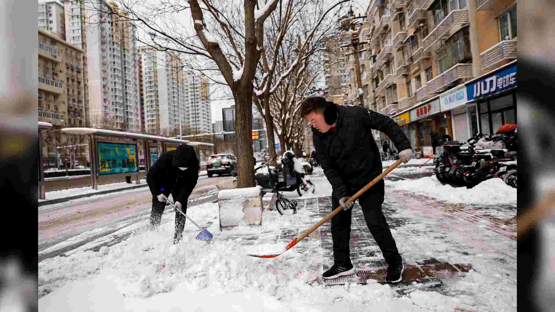 Chinese capital closes highways after heavy snowfall
