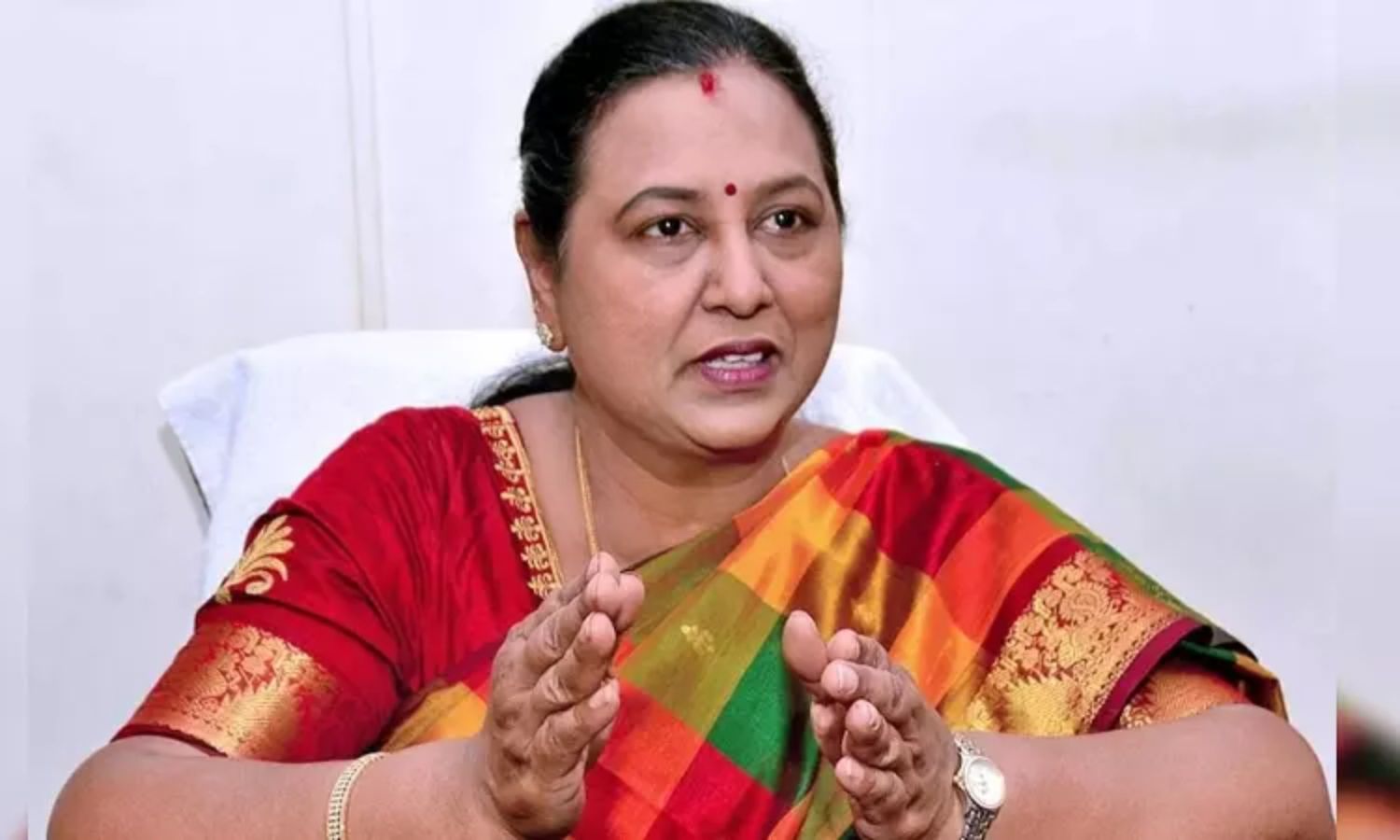Premalatha backs sanitary workers, hails Jayalalithaa as political role ...