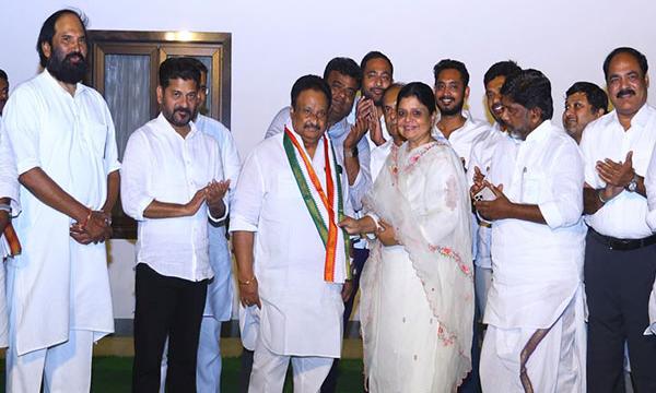Telangana: BJP leader AP Jitender Reddy and his son join Congress