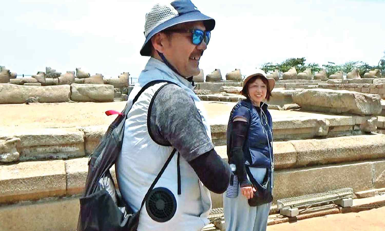 Pretty cool! Japanese couple in AC jackets turn head-turner at hot Mahabs