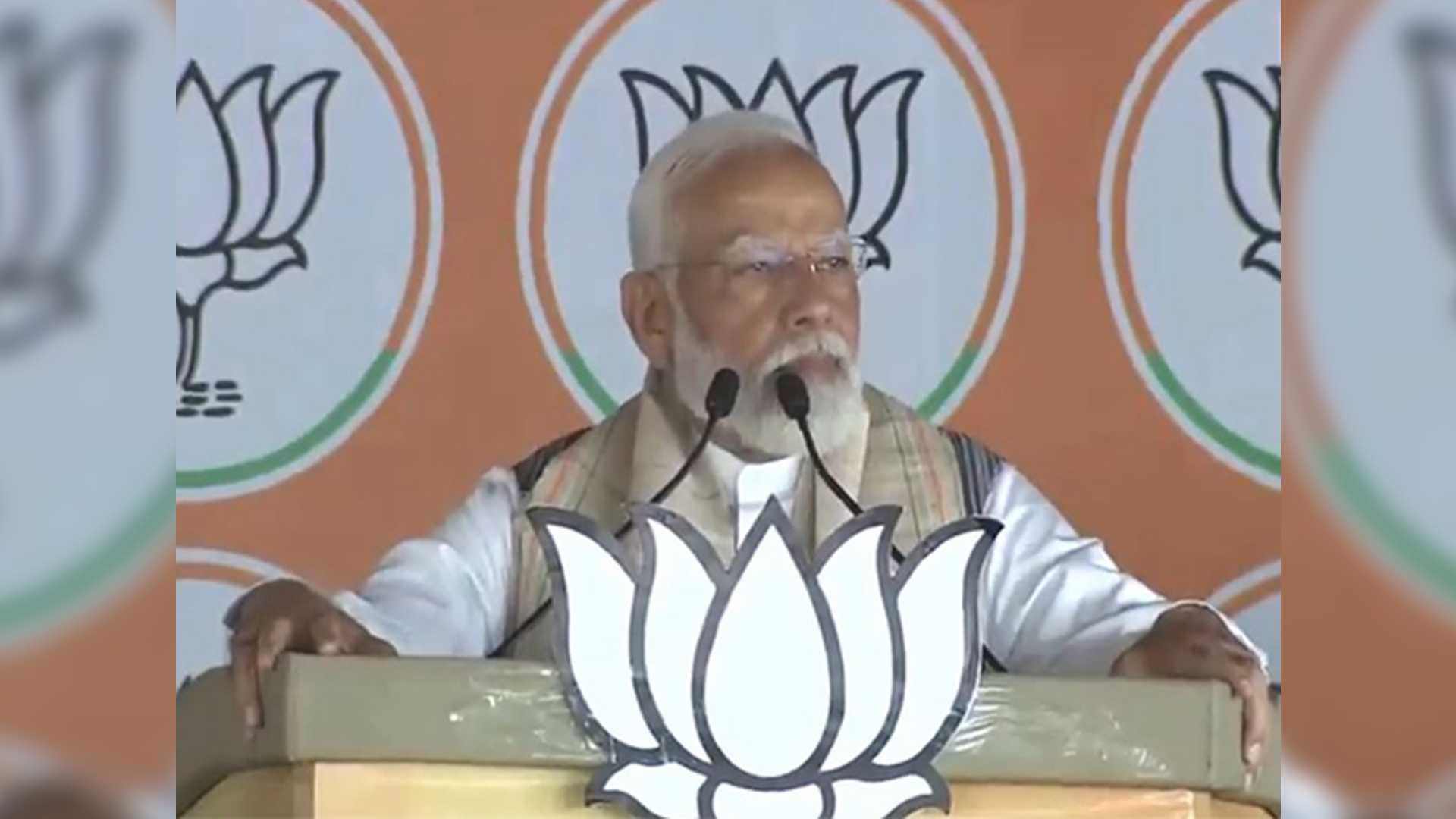 "Pakistani leaders want Rahul to become Prime Minister...": PM Modi in ...