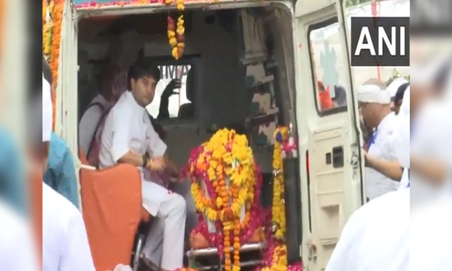 Mortal remains of Madhavi Raje Scindia reach Gwalior for last rites ...