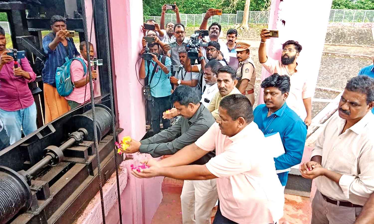 300 cusecs of water released from Mullaiperiyar dam in Theni