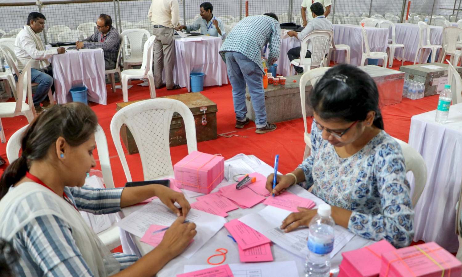 Counting of votes for Lok Sabha polls begins