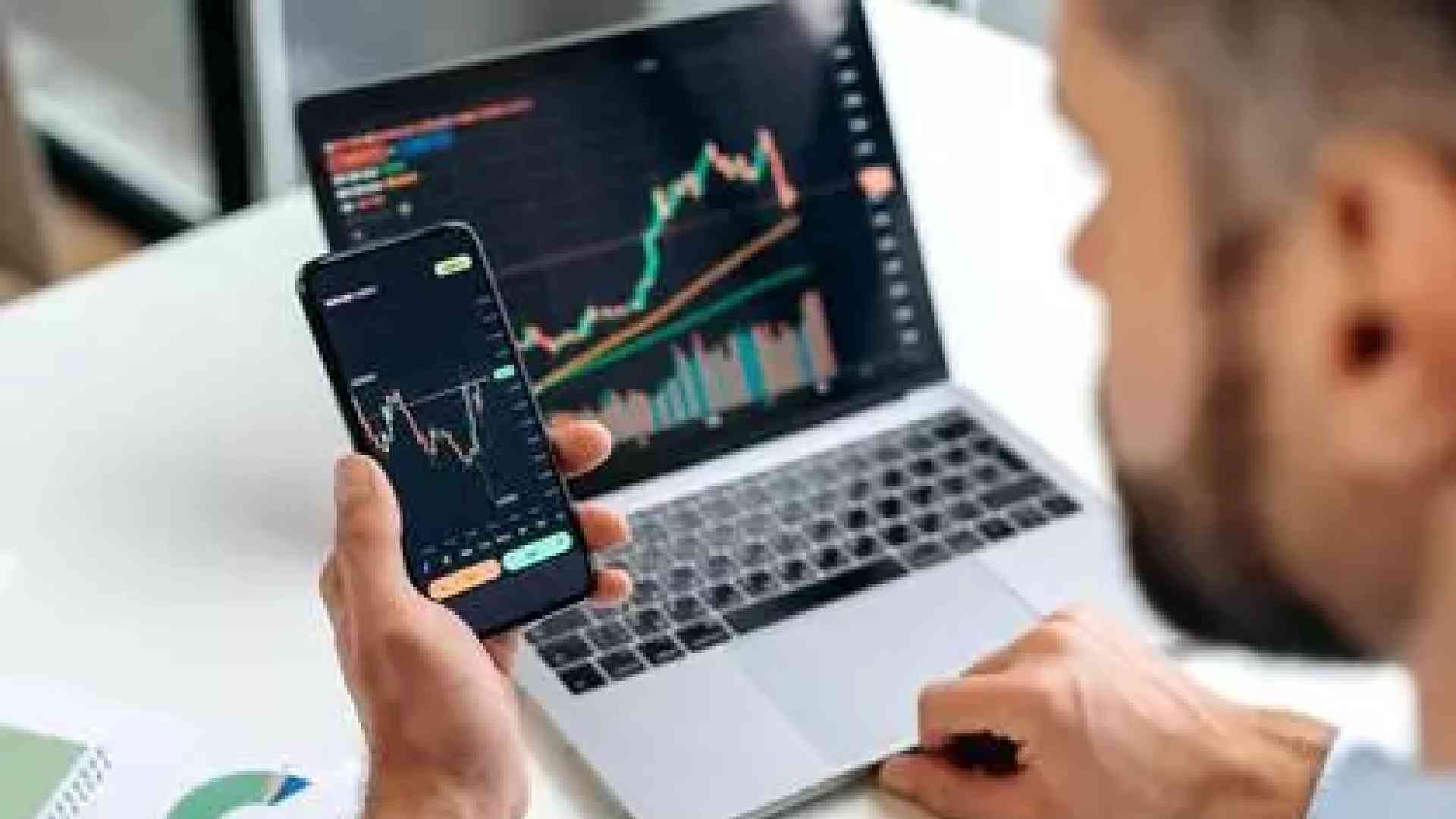 Markets decline in early trade on unabated foreign fund outflows