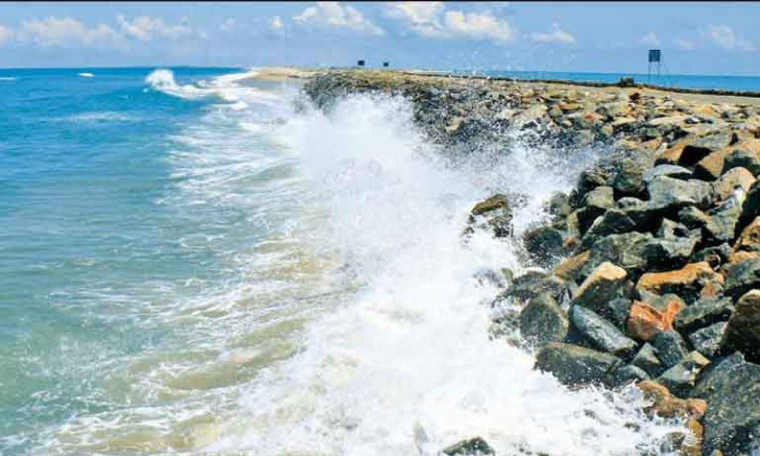 'Kallakadal' warning: Tamil Nadu fishermen advised to stay off sea due ...