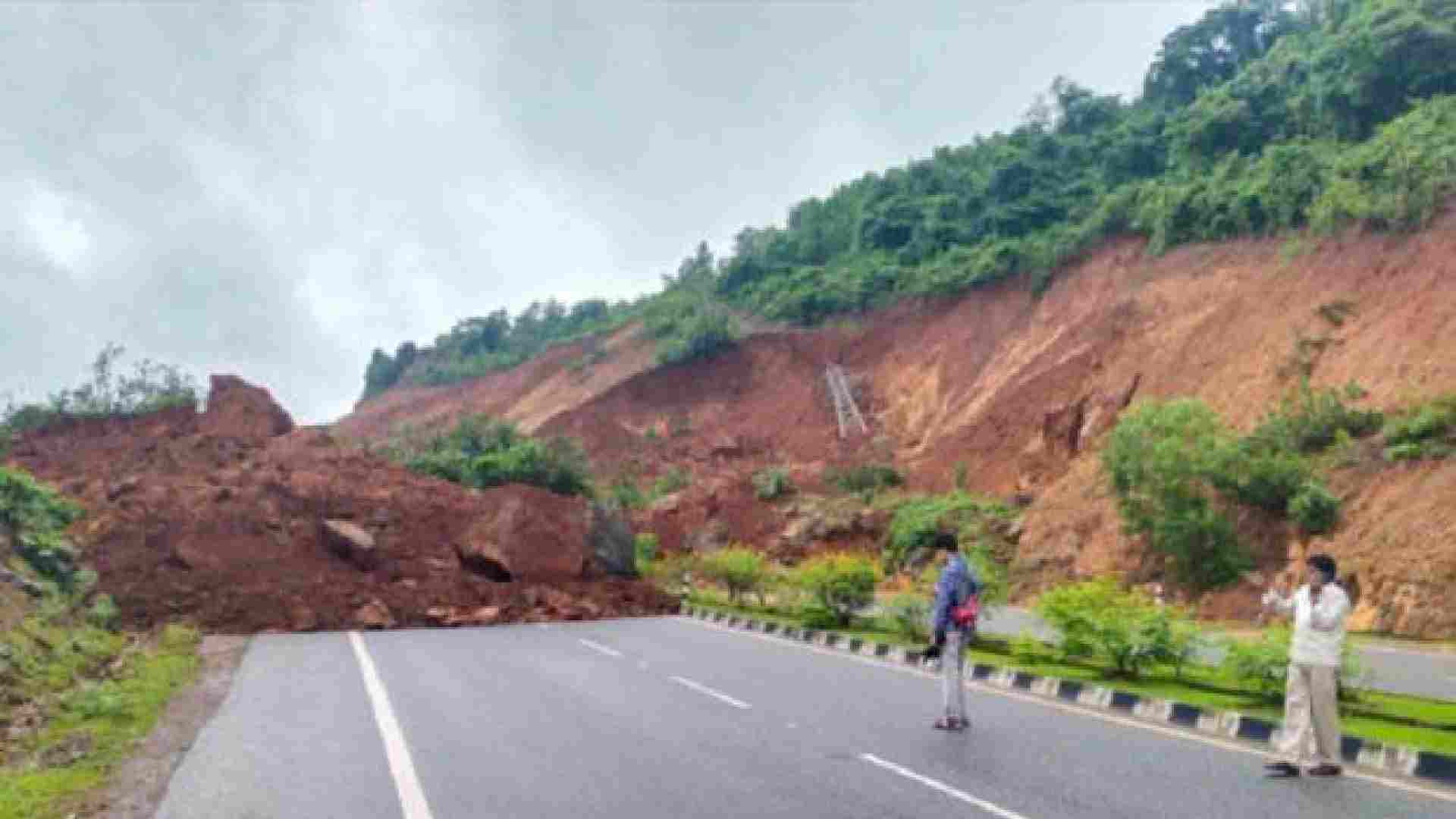 Landslide disrupts traffic on Goa-Karnataka route; IMD issues 'orange ...
