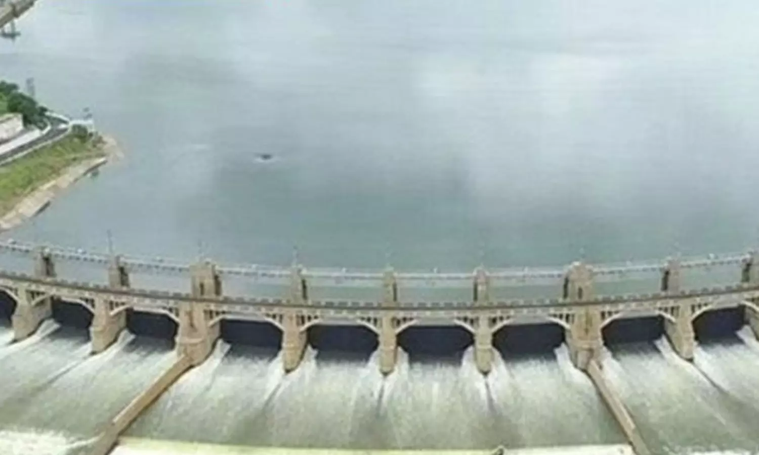 Discharge from Mettur reduced to 50,000 cusecs