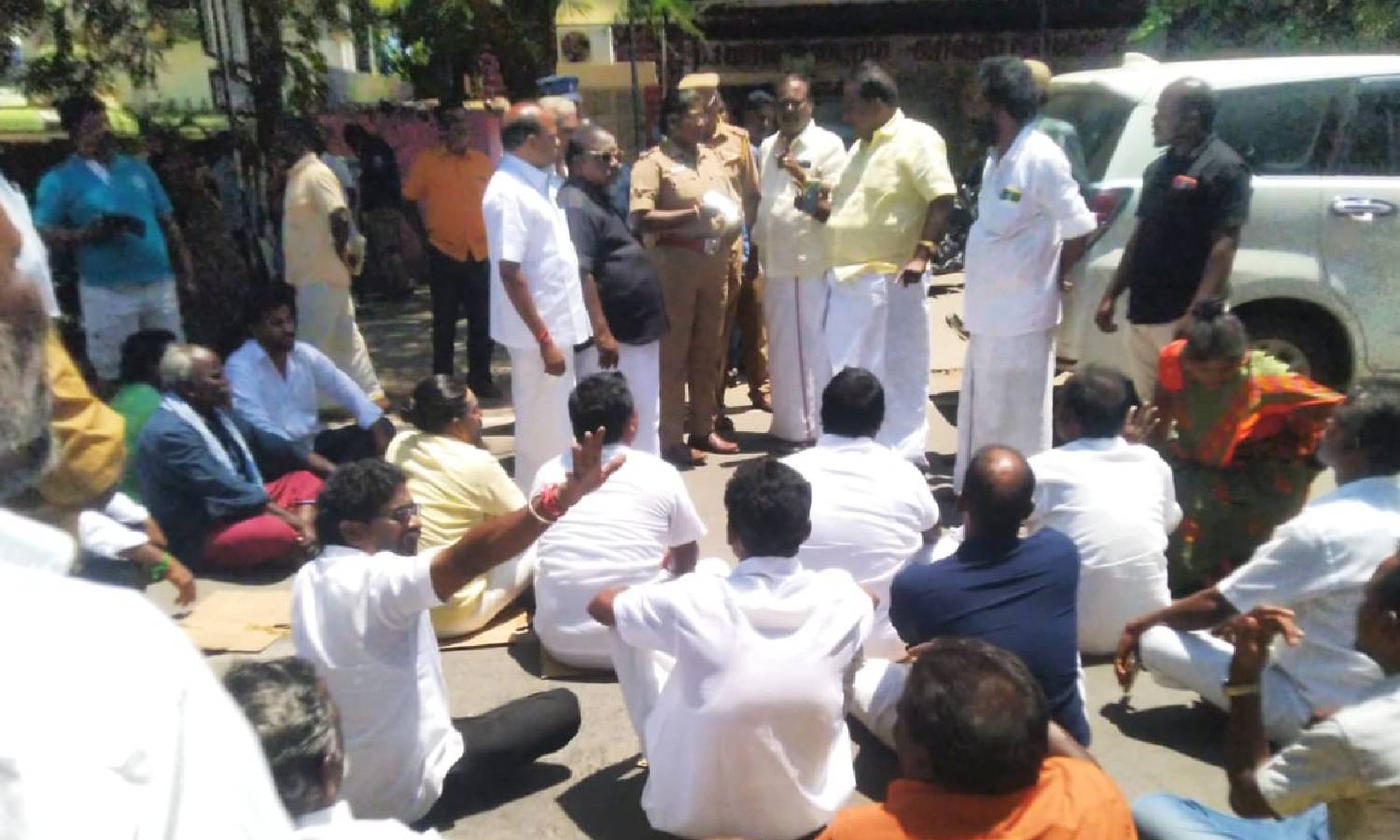 PMK protests in front of Mamallapuram police station, seeks probe into ...