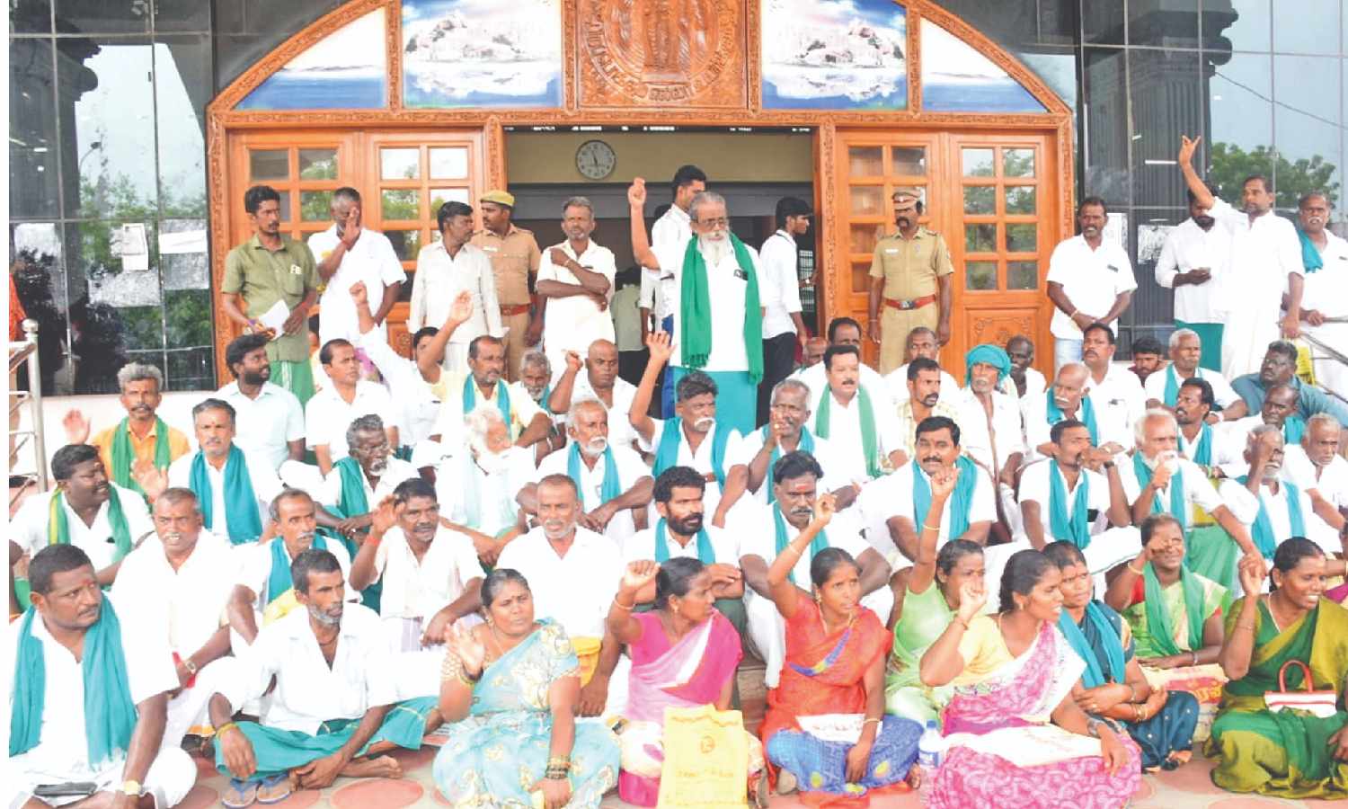 Tiruchy farmers protest against fleecing finance firms
