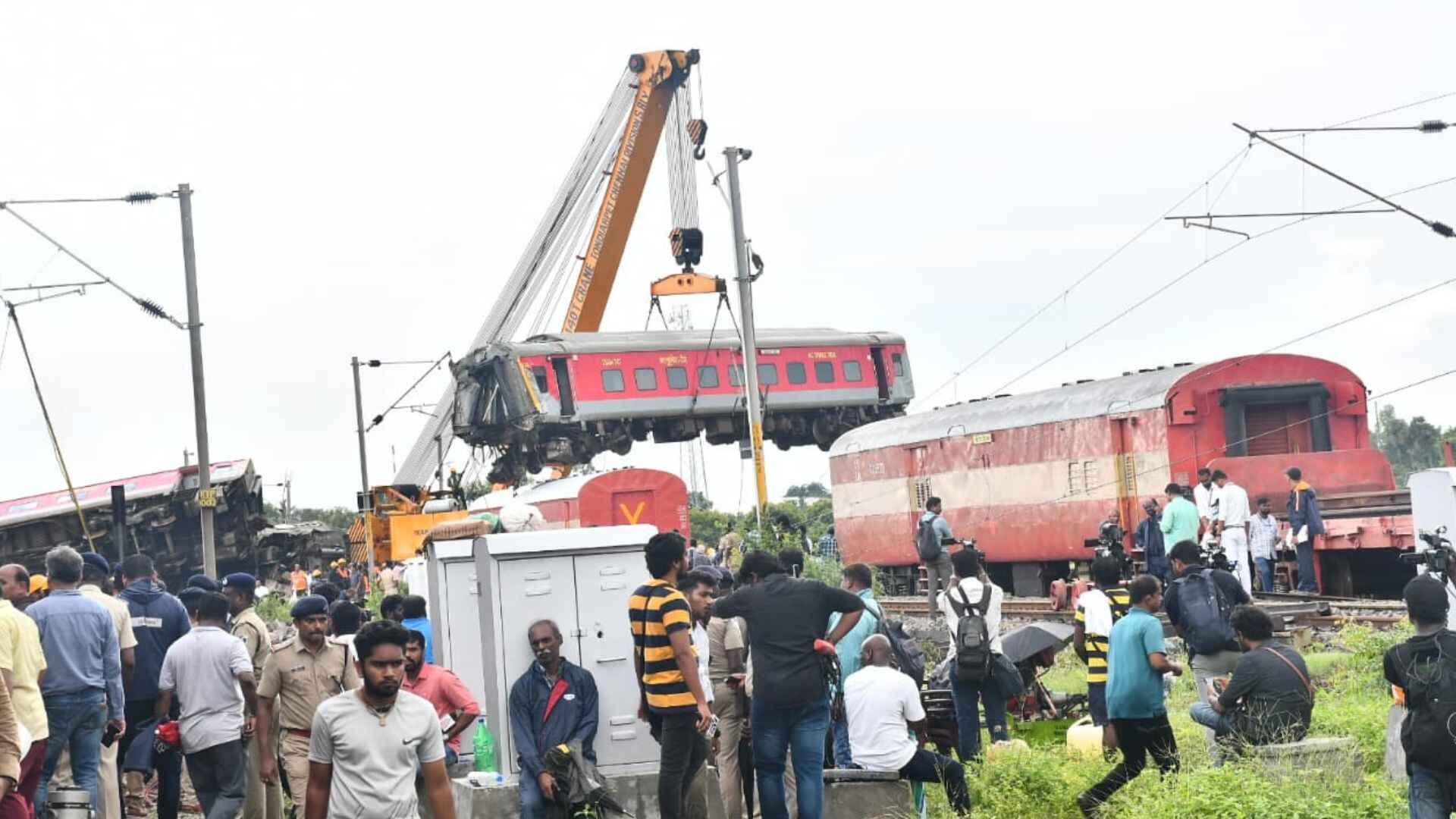 Bagmati Express collision: Loco pilot, assistant among dozen staff ...