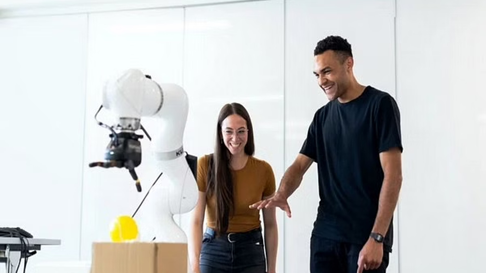 Scientists find humans in loop guide robots find their way