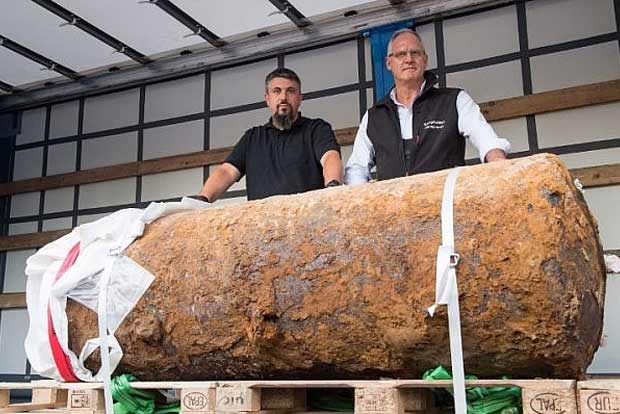 Huge WWII unexploded bomb defused in Berlin