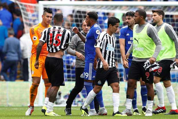 Newcastle's Kenedy has last-minute penalty saved in stalemate