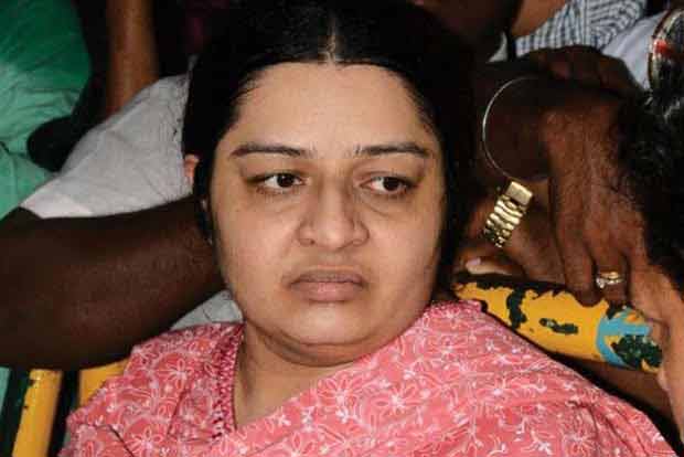 Man posing as IT official causes flutter at Deepa Jayakumar's house