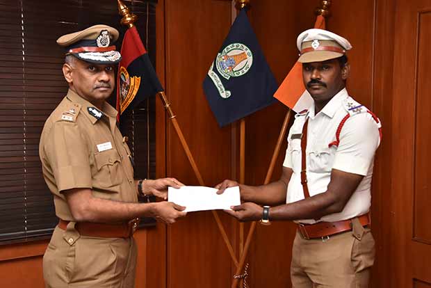 City Police Commissioner rewards police officers for exceptional ...