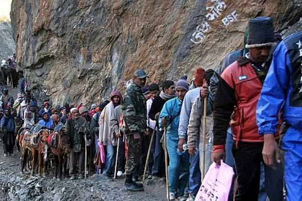 Third batch of pilgrims leave for Amarnath amid heavy rains