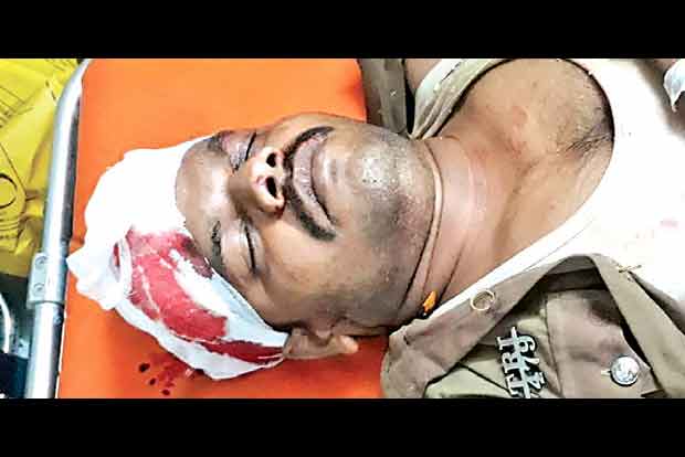 2 cops attacked at temple fest in Trichy