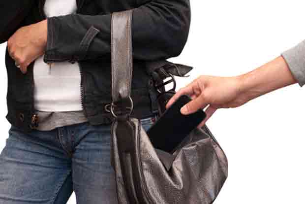 Cop’s phone snatched, public catch culprit