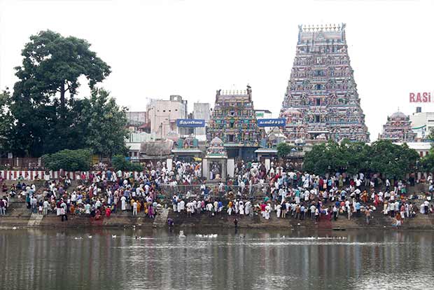 Lakhs pay obeisance to ancestors in TN
