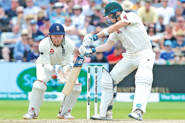 Smith sizzles as Oz sets England a daunting target