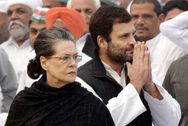 Sonia, Rahul arrive in Gujarat to participate in CWC meeting