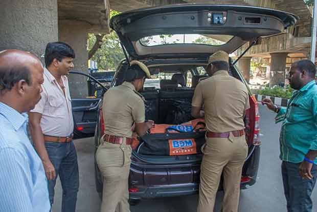 11 kg gold, 60 diamonds from Chennai seized at AP