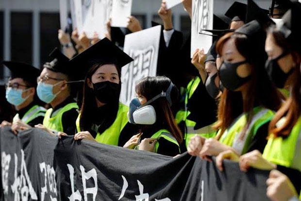 HK varsity graduation ceremony halted over students' protest