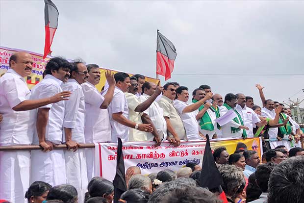 DMK holds protest against Karnataka move for new dam