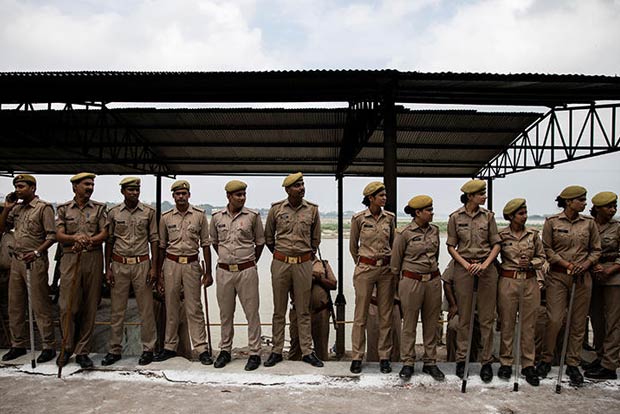 UP police chief orders drive to detect illegal Bangladeshi migrants