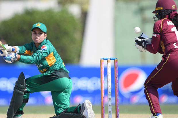 WBBL: Nida Dar signs historic deal with Sydney Thunder