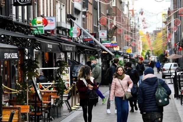 Dutch say face masks can go as COVID-19 cases drop