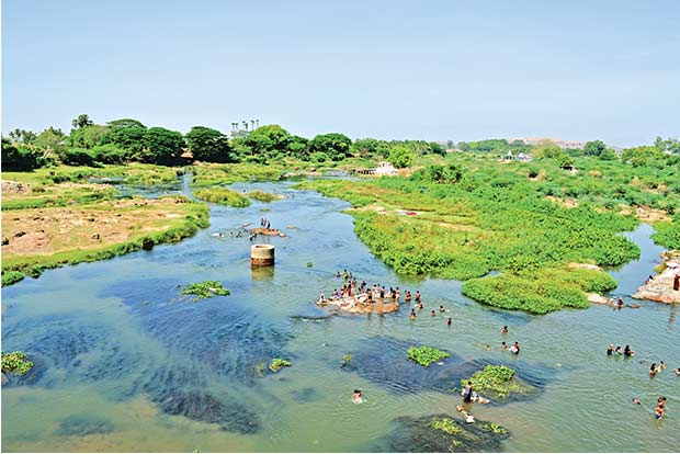 Citizens protest to save river