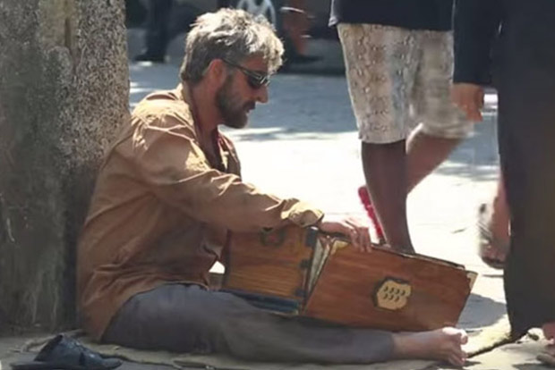 Going Viral: Sonu Nigam charms clueless public as a singing beggar