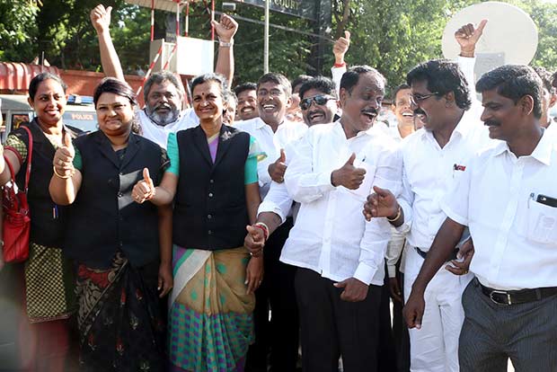 Lawyers get reprieve as court keeps new rules in abeyance