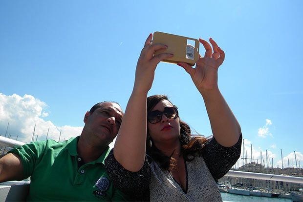 New tool corrects distortions in selfie