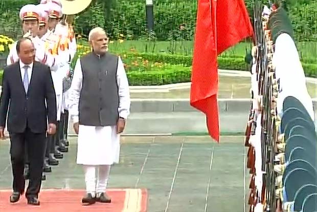 PM Modi accorded ceremonial welcome on arriving in Vietnam