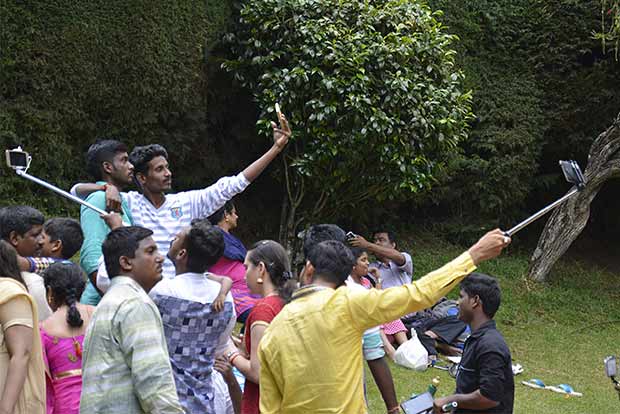 Smartphones put tourist shutterbugs out of business